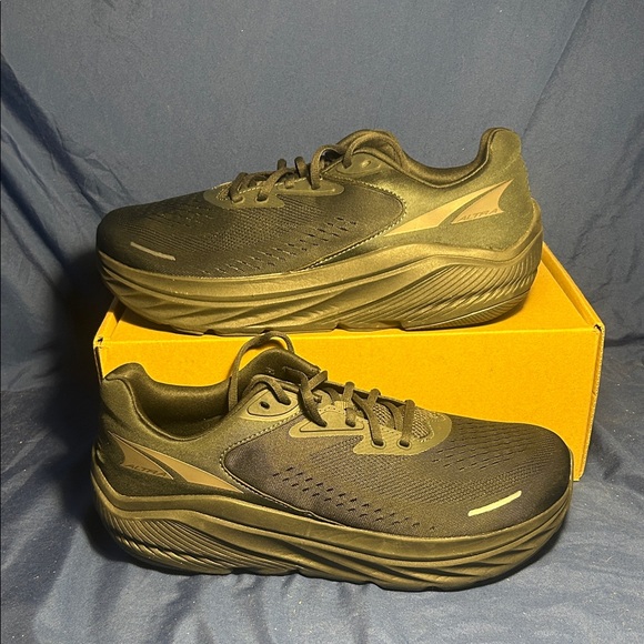 Altra | Shoes | Altra Egomax Black 2 Men Qs | Poshmark